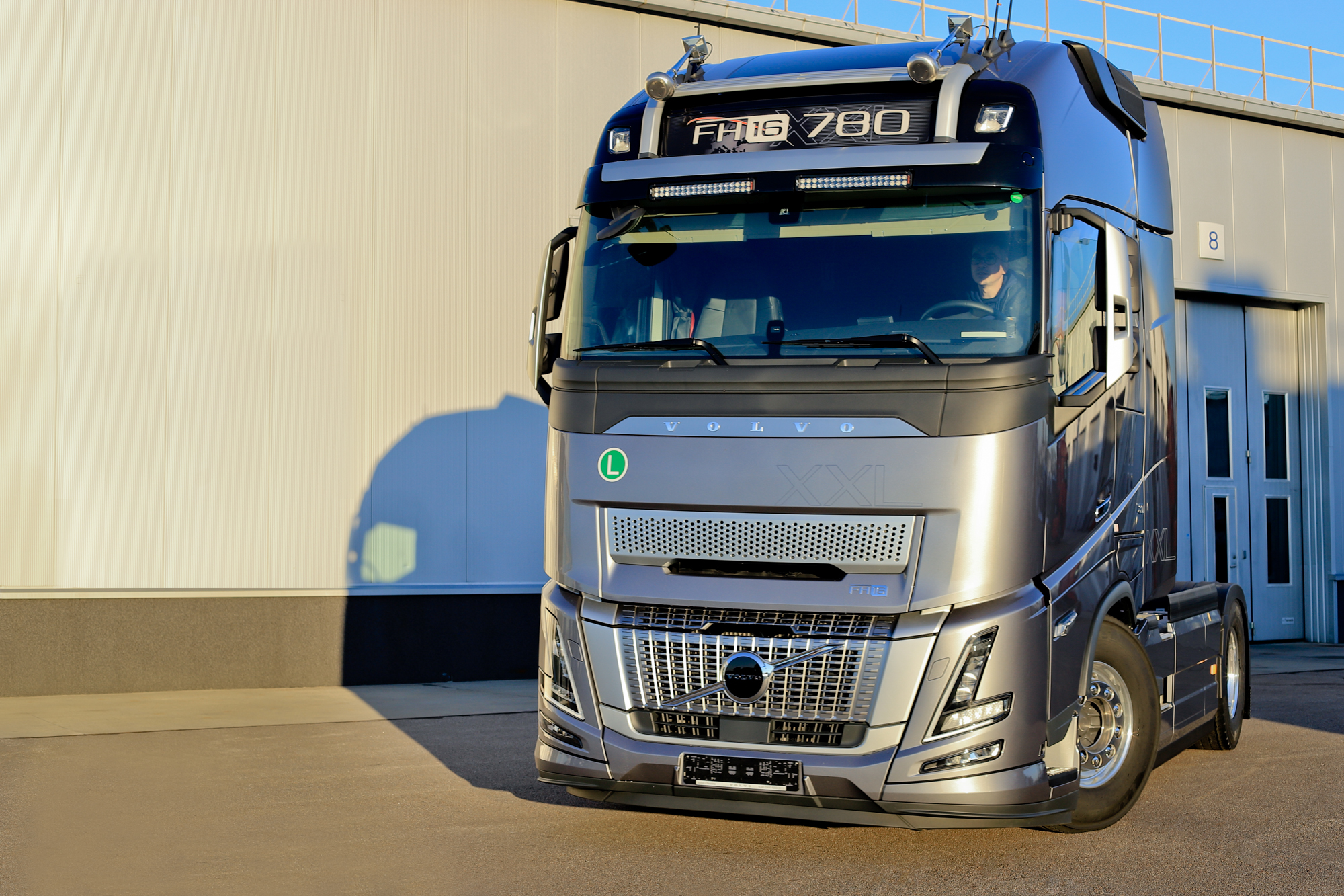 В Україну прибула найпотужніша вантажівка – Volvo FH16 Aero 780